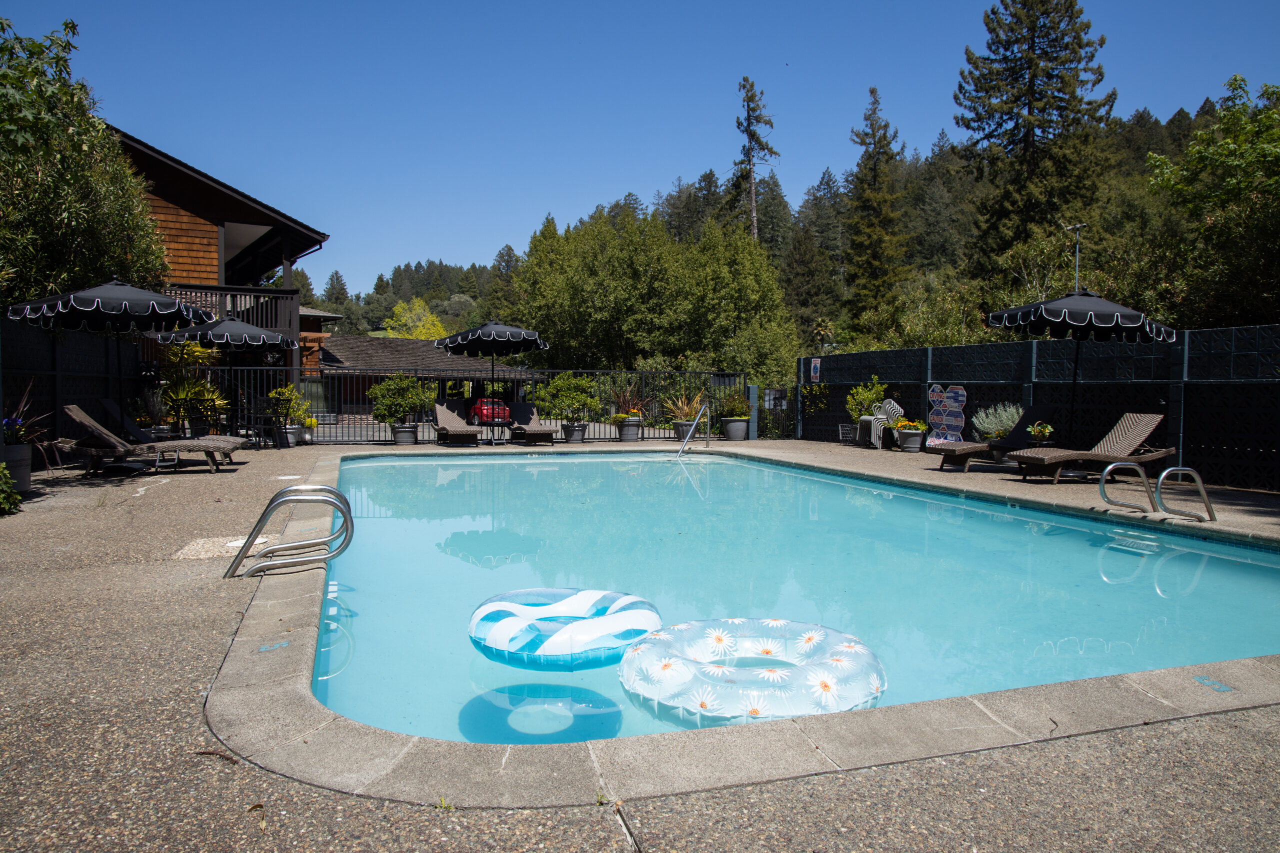 Occidental Lodge – A 1970's Style Motor Lodge